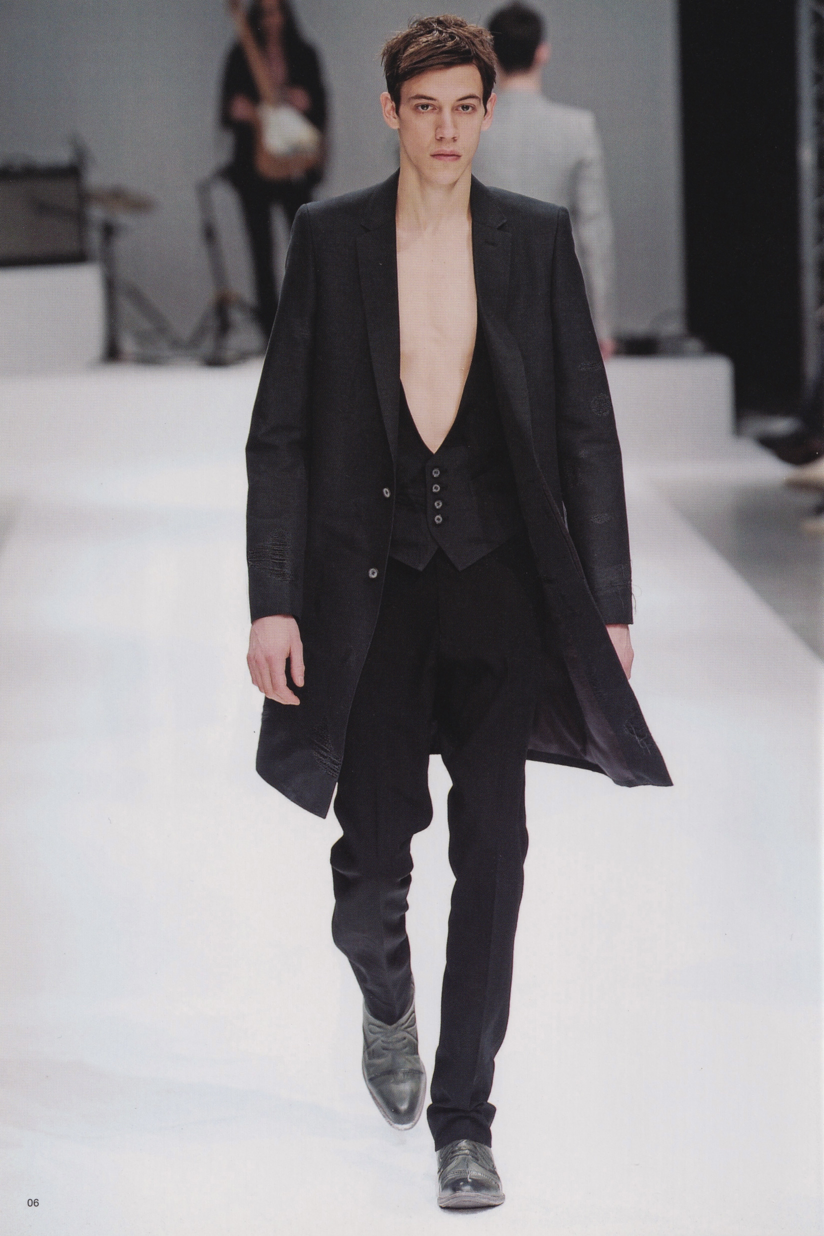 MIHARA YASUHIRO AUTUMN/WINTER 2009 – “LEFT AND RIGHT” – BANAL PIECES